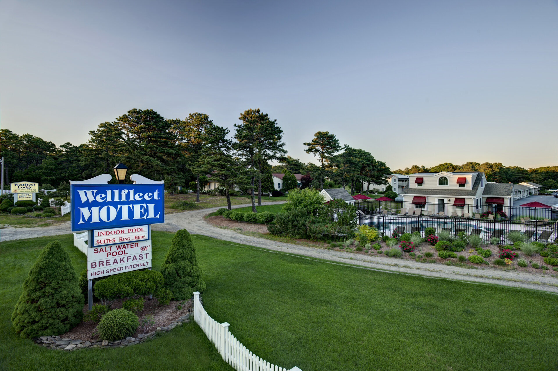 Explore Cape Cod | Wellfleet Motel & Lodge